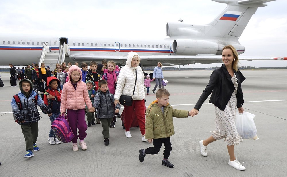Орос руу нүүлгэн шилжүүлсэн хүүхдүүдийг төрөл төрөгсөдтэй нь уулзуулах